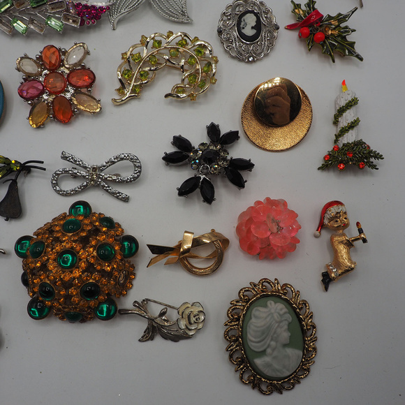 Jewelry | Vintage Modern Lot Of 36 Brooch Jewelry Pin | Poshmark